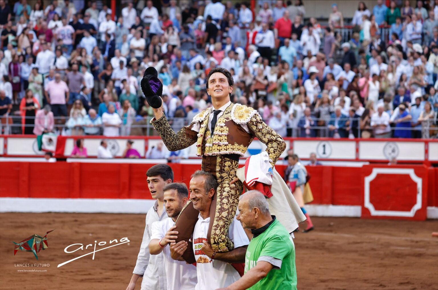 Roca Rey apuesta por la corrida de Victorino Martín y hará doblete en ...
